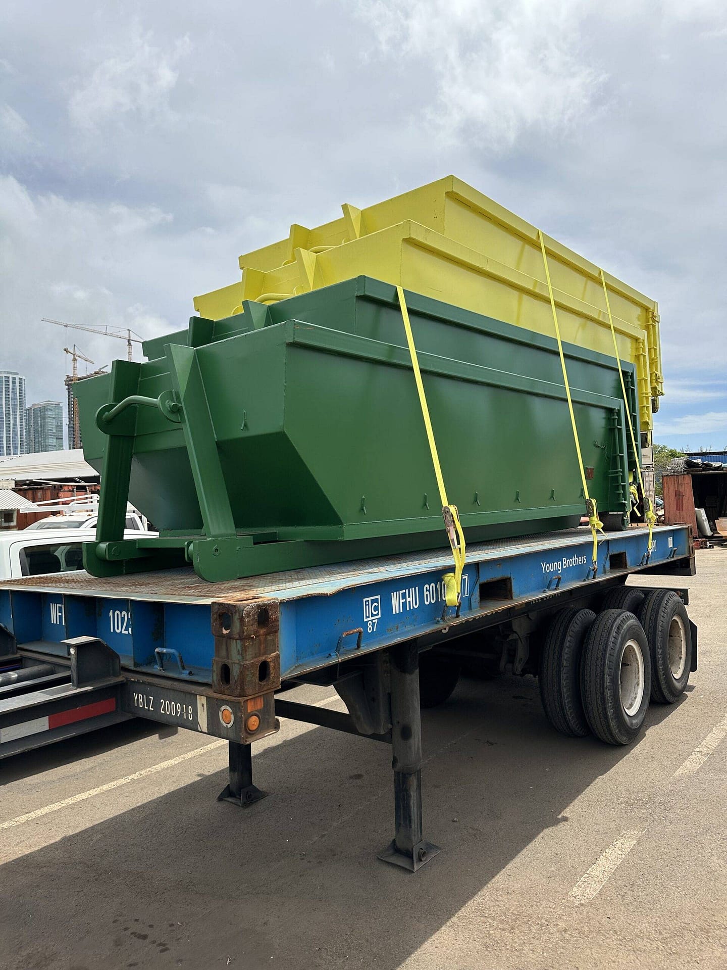 Hawaii Hooklift Truck, Dumpster & Waste Container Supplier