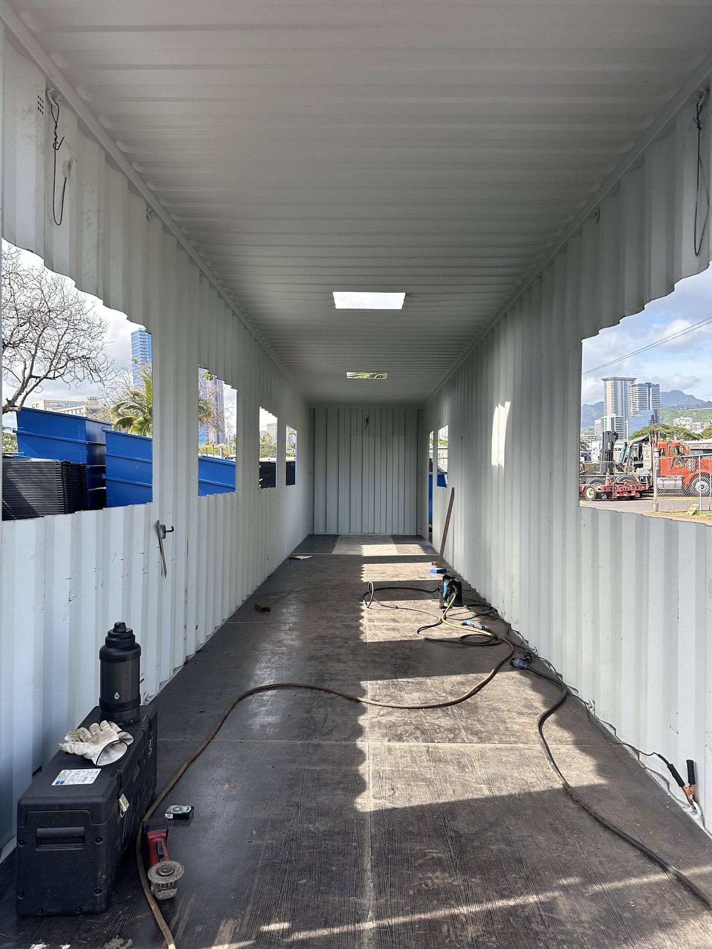 Hawaii Hooklift Truck, Dumpster & Waste Container Supplier